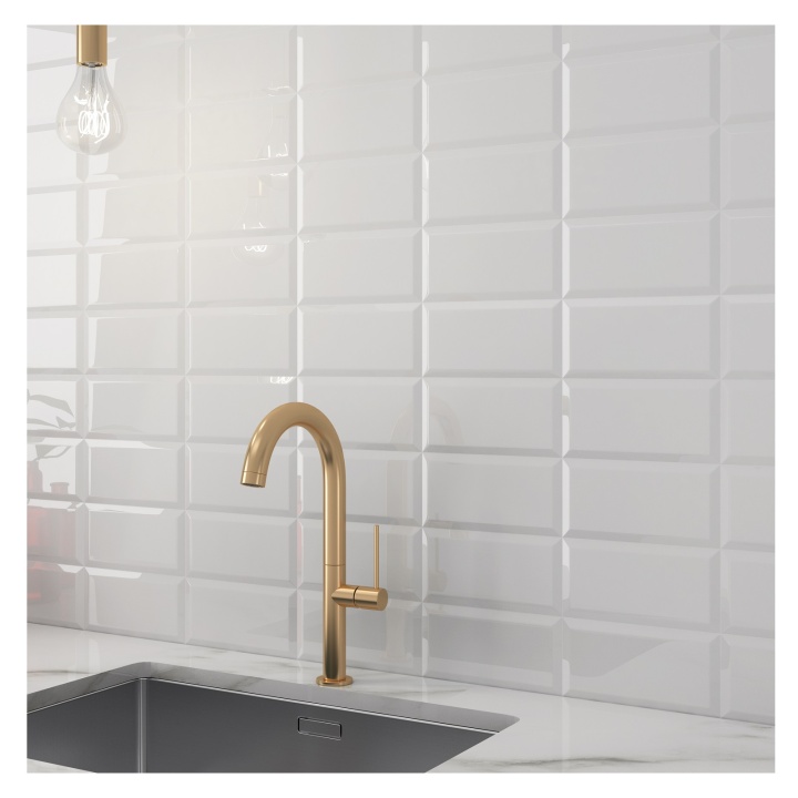 Metro Gloss White Ceramic Wall Tile 100 x 200mm | Selco