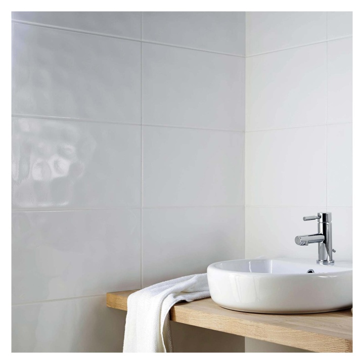Bumpy Gloss White Ceramic Wall Tile 250 x 400mm | Selco