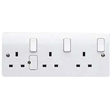 MK 3 Gang Switched Socket | Selco